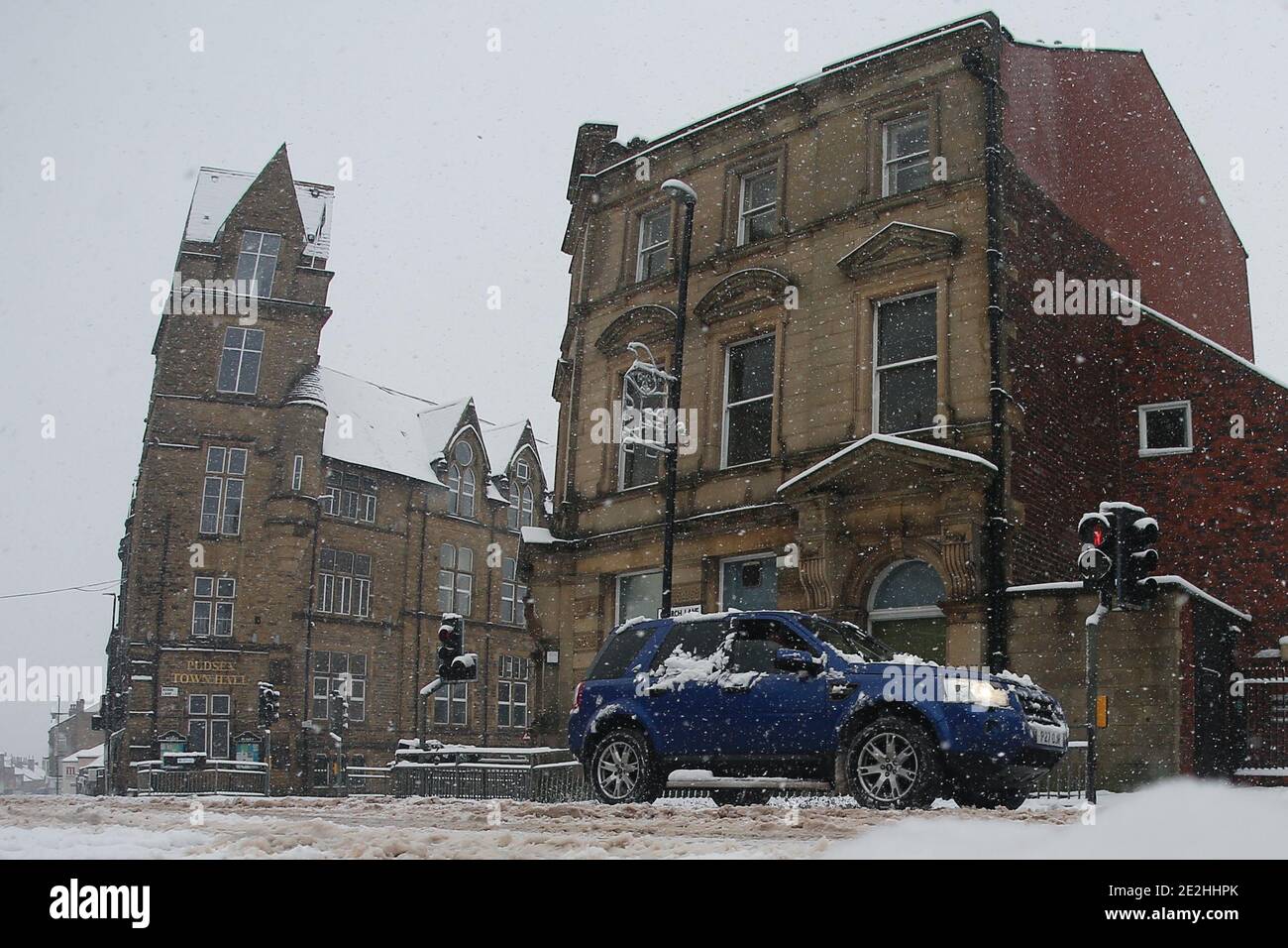 Pudsey, Leeds, West Yorkshire, UK. 14th Jan, 2021. Car driver battle on ...