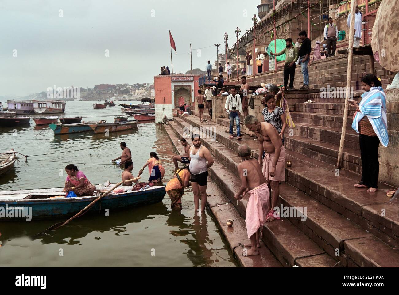 Varanasi (ex-Bénares), Uttar Pradesh, India . Before the ritual ...