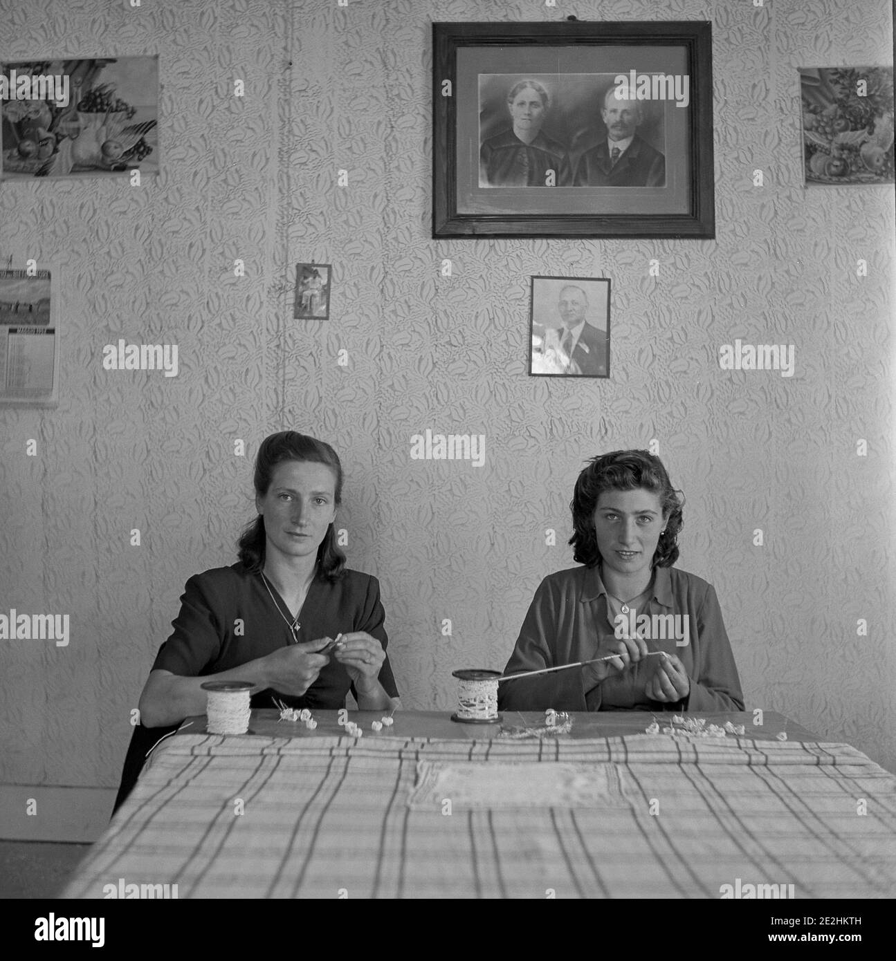Italian Women Pose in Post War Italy, 1951 Stock Photo - Alamy