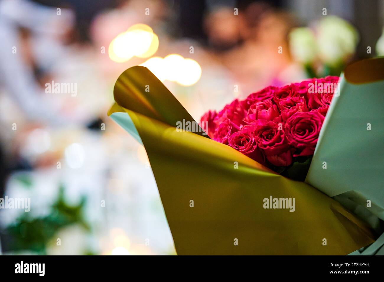 Bouquet of red roses on a table in a restaurant Stock Photo - Alamy