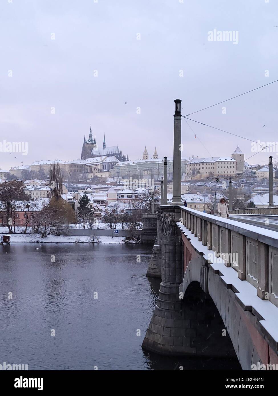 Winter prague charles bridge snow hi-res stock photography and images ...