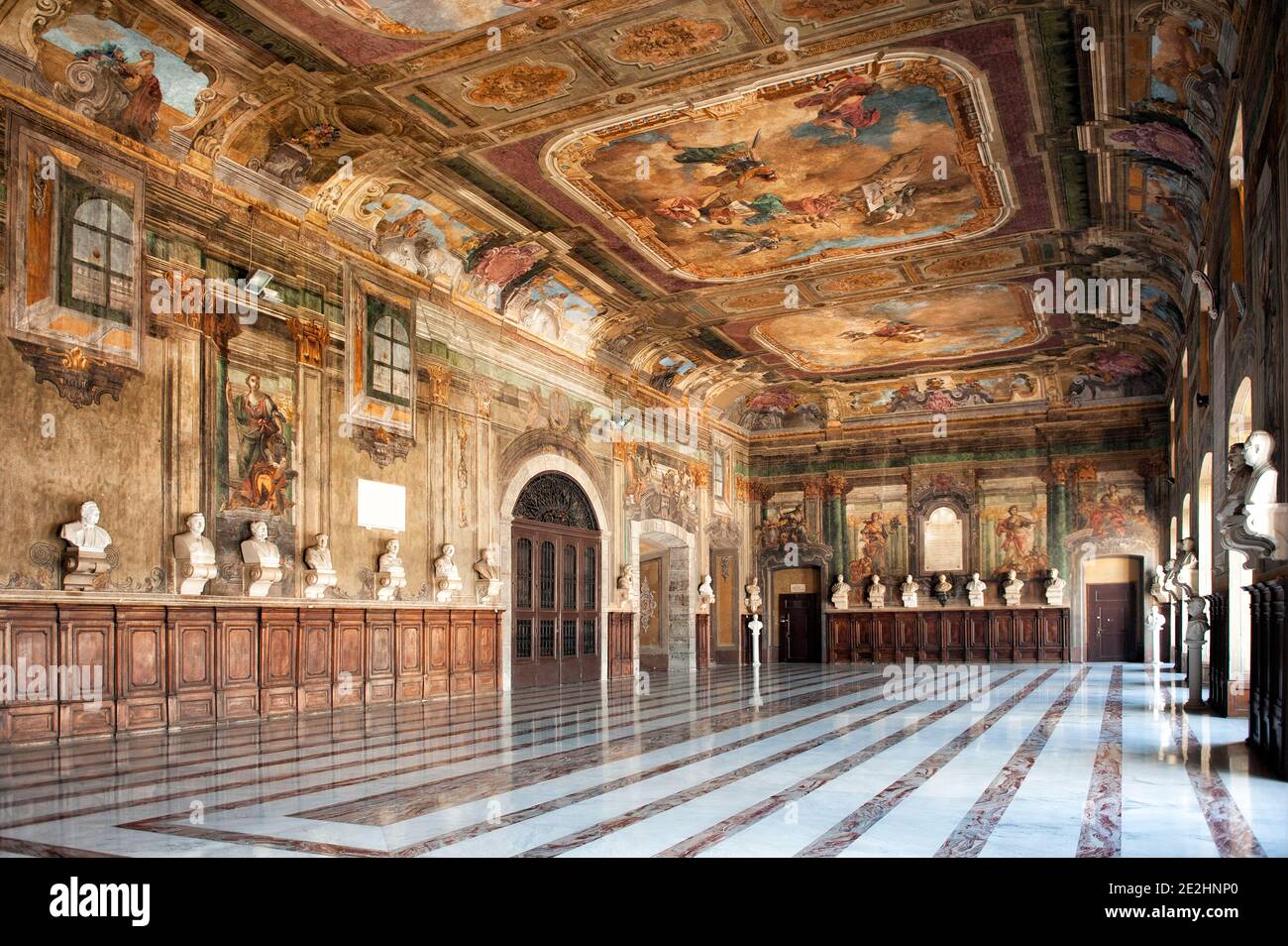 Inside picture of one of the room of Castel Capuano (Capuano Castel ...