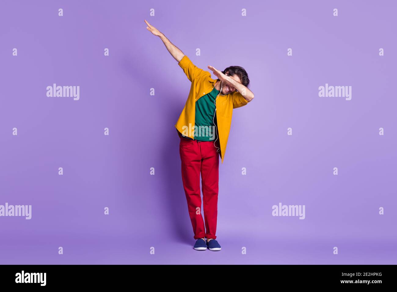 Photo portrait full body view of guy dabbing isolated on vivid purple ...