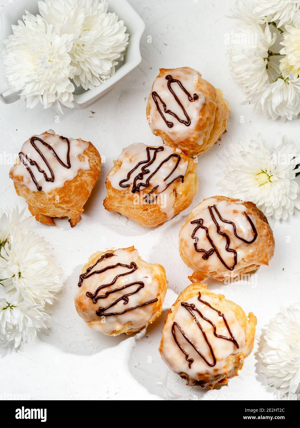 Round eclair hi-res stock photography and images - Alamy