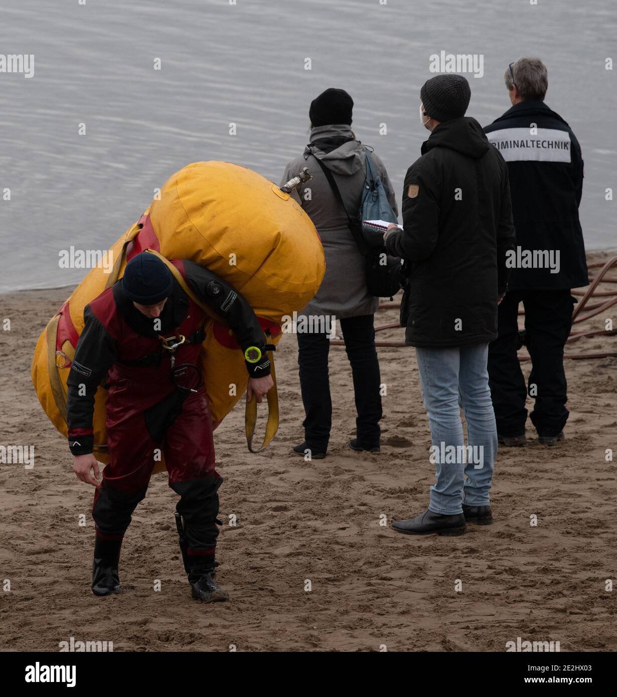 Fire department diver hi-res stock photography and images - Alamy