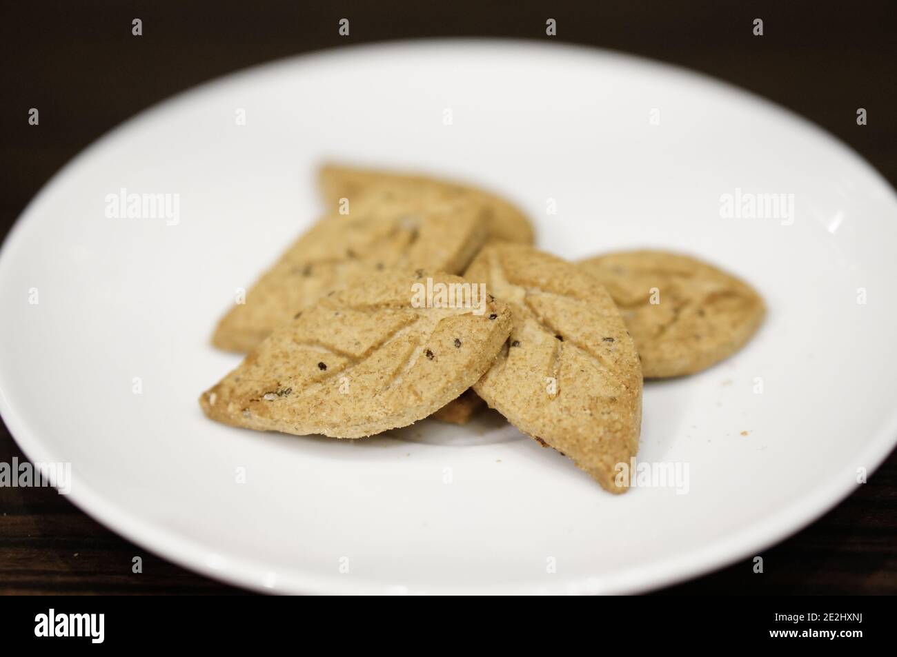 Leaf shaped biscuits hi-res stock photography and images - Alamy