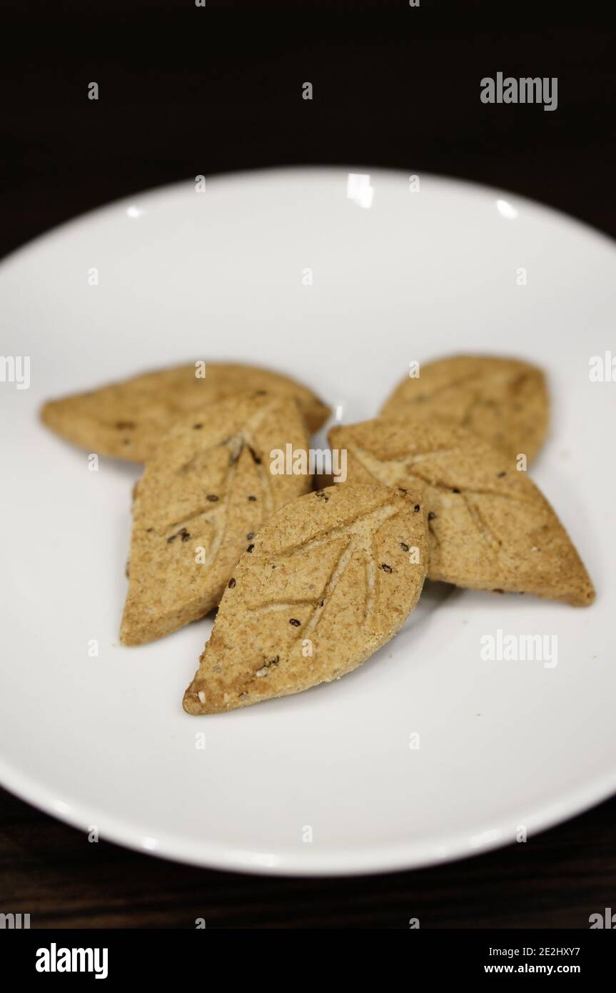 Leaf shaped biscuits hi-res stock photography and images - Alamy