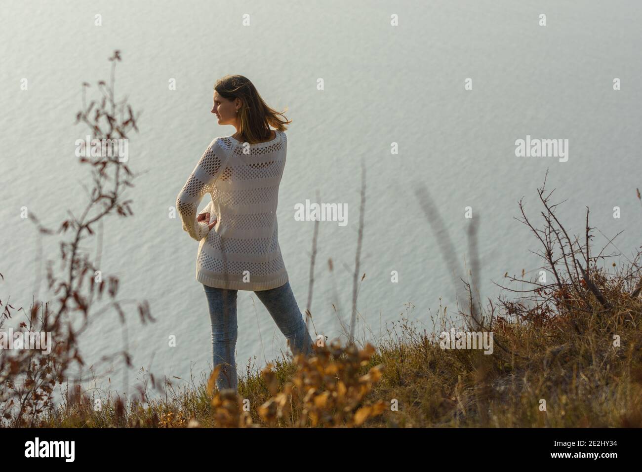 Girl looks around hi-res stock photography and images - Alamy