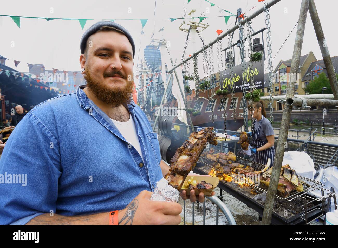 Man eating meat hi-res stock photography and images - Alamy