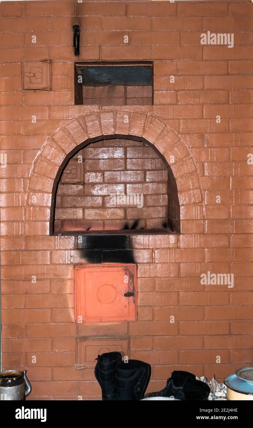 Russian stove hi-res stock photography and images - Alamy