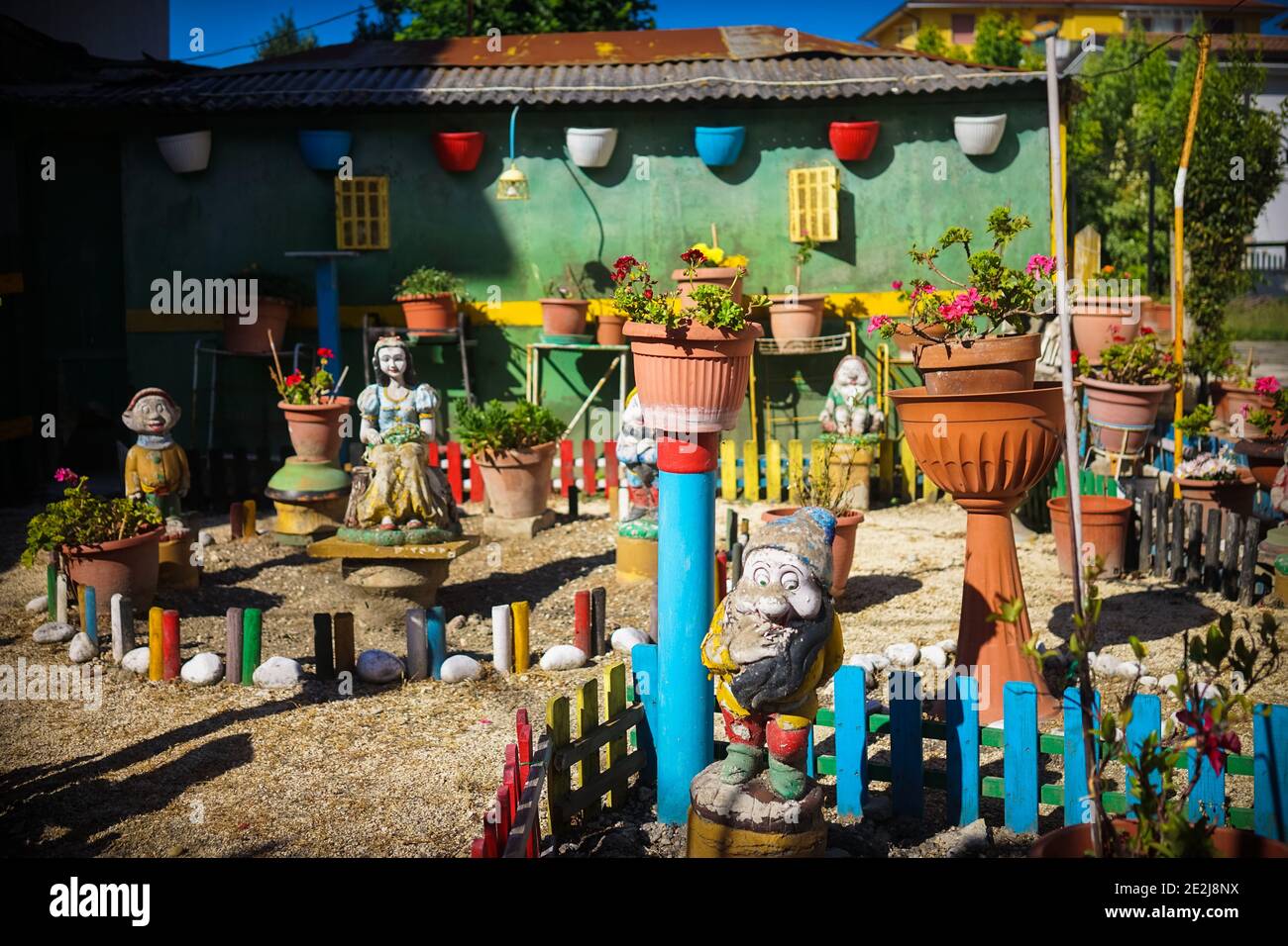 Group of garden gnomes hi-res stock photography and images - Alamy