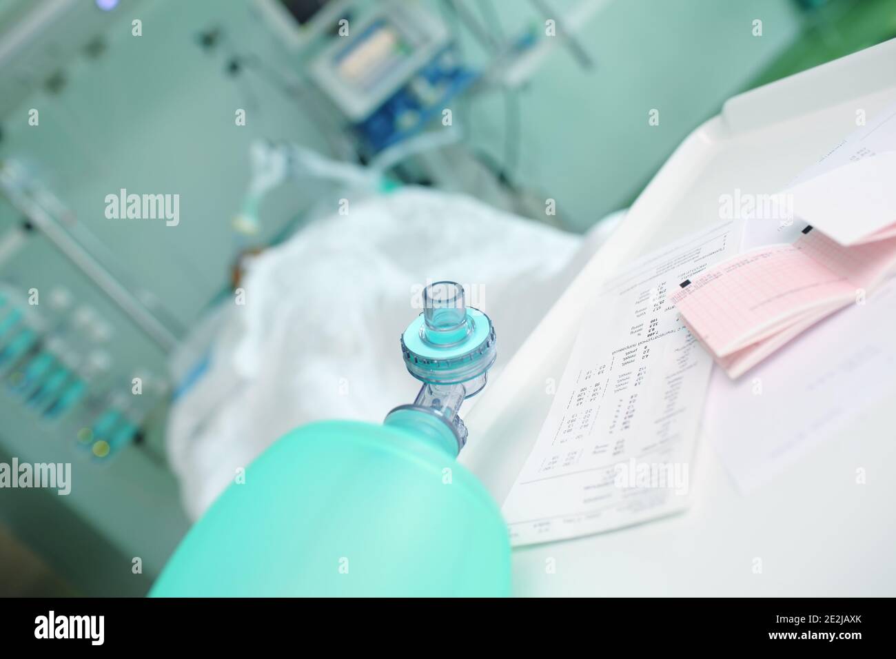 Life support of critically ill patient Stock Photo - Alamy