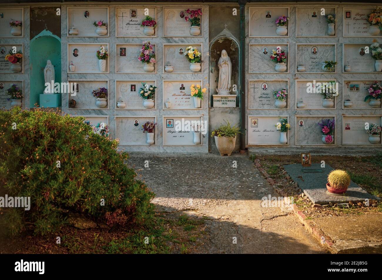 Cemetery of manarola hi-res stock photography and images - Alamy