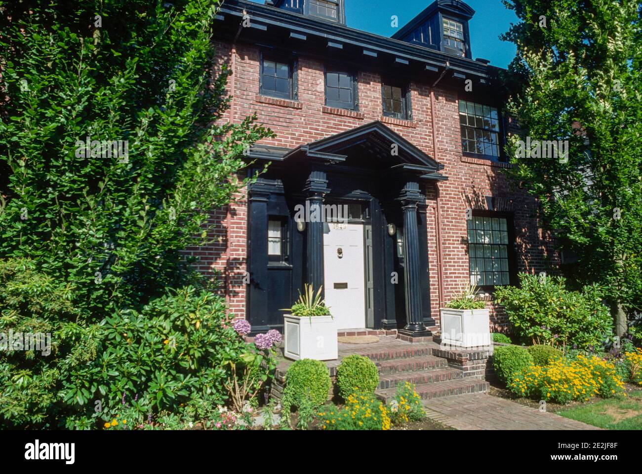 1990s neighborhood hi-res stock photography and images - Alamy