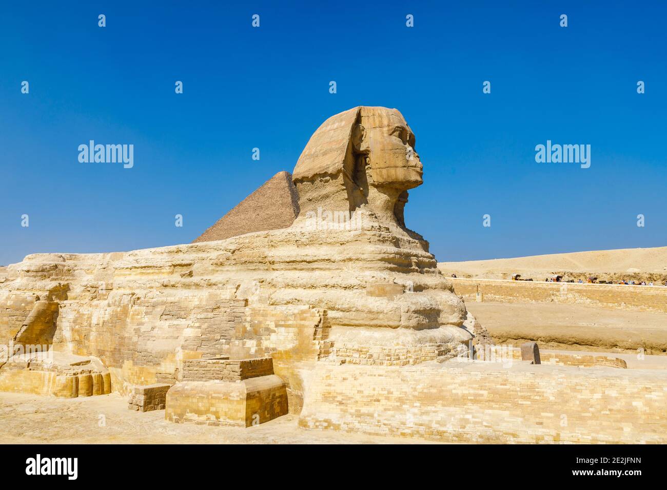 Pyramid khafre behind the sphinx. hi-res stock photography and images ...