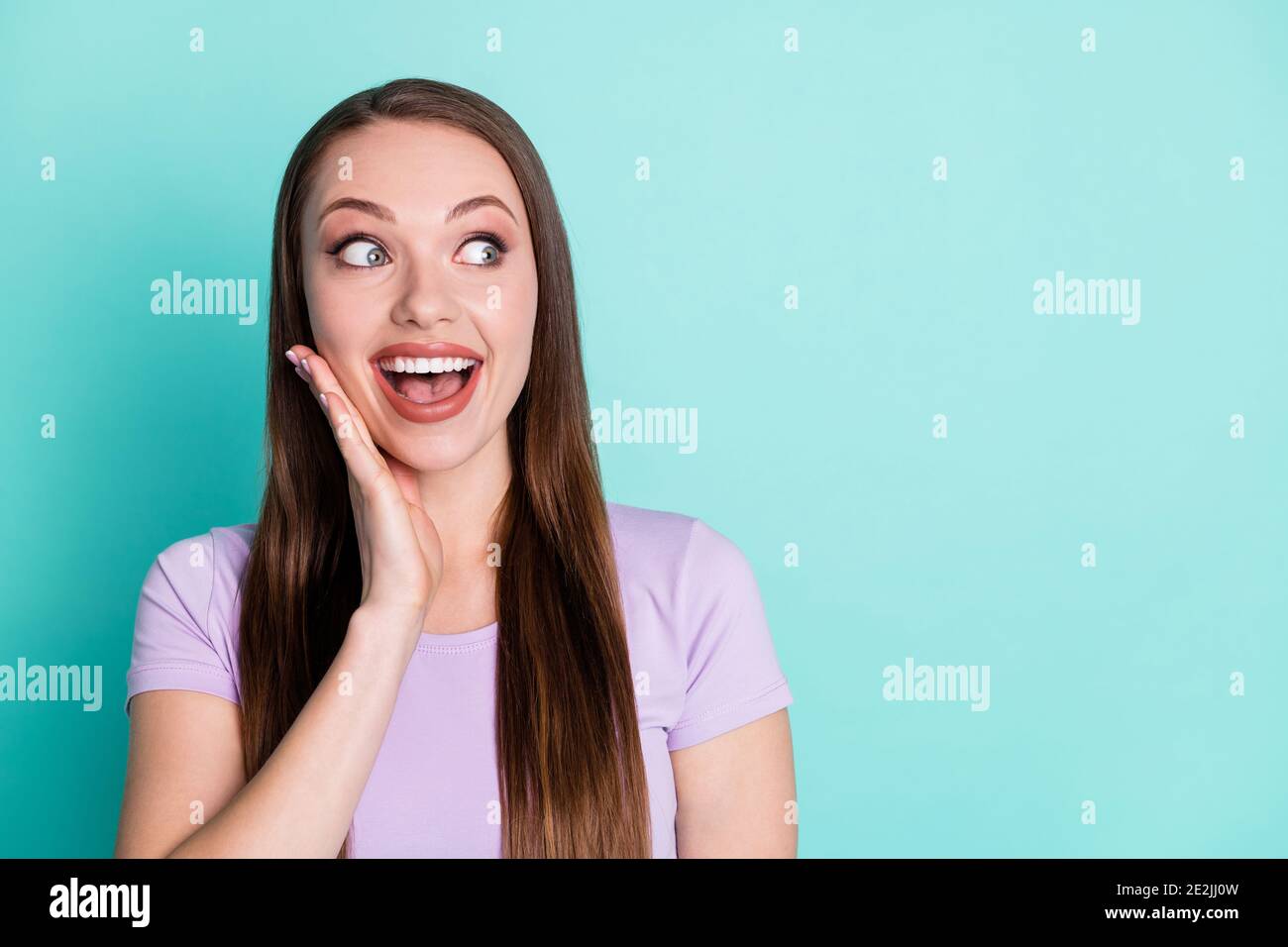 Photo portrait of impressed shocked girl staring on blank space with ...