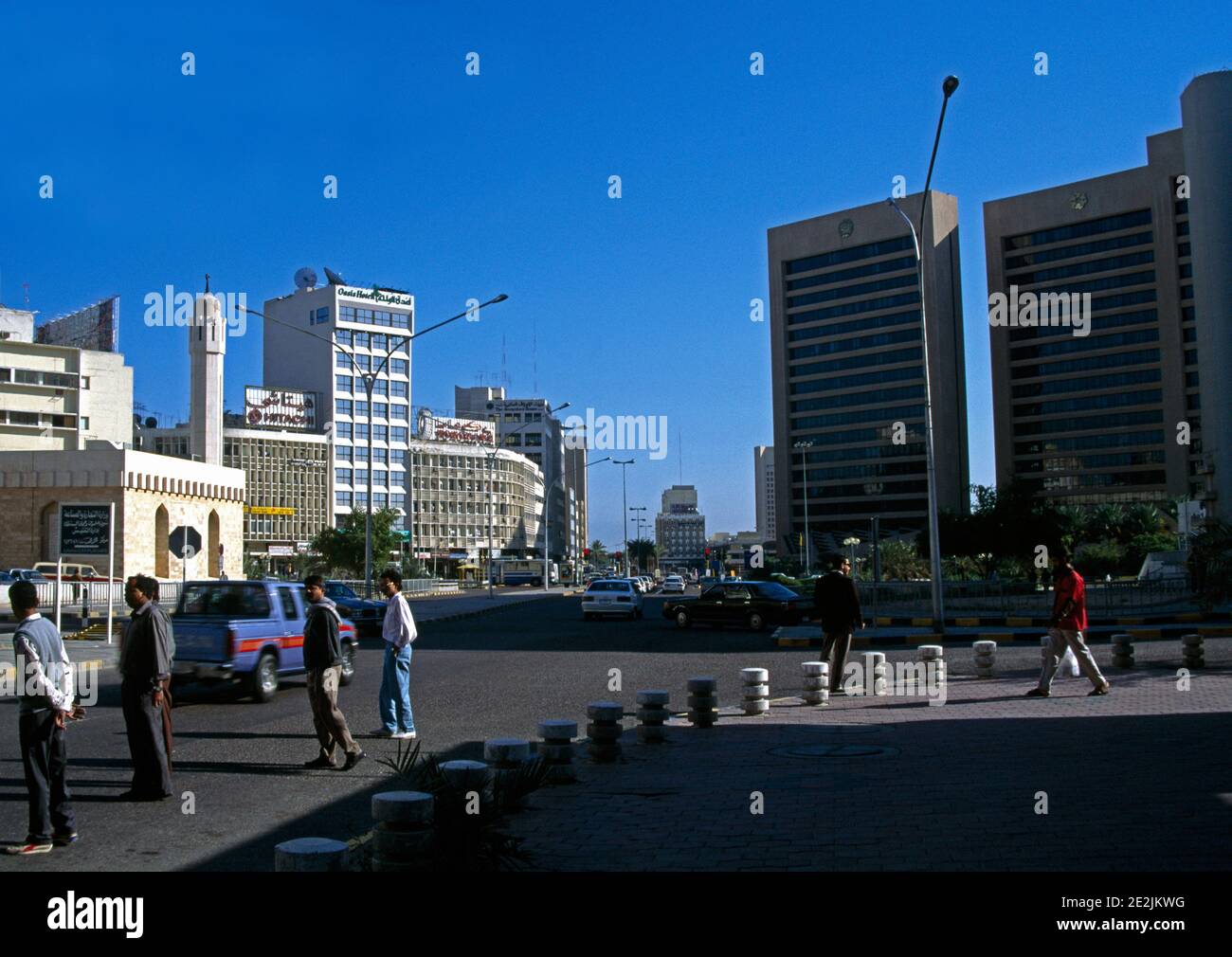 Kuwait City Kuwait Street Scene People Crossing Road Stock Photo - Alamy