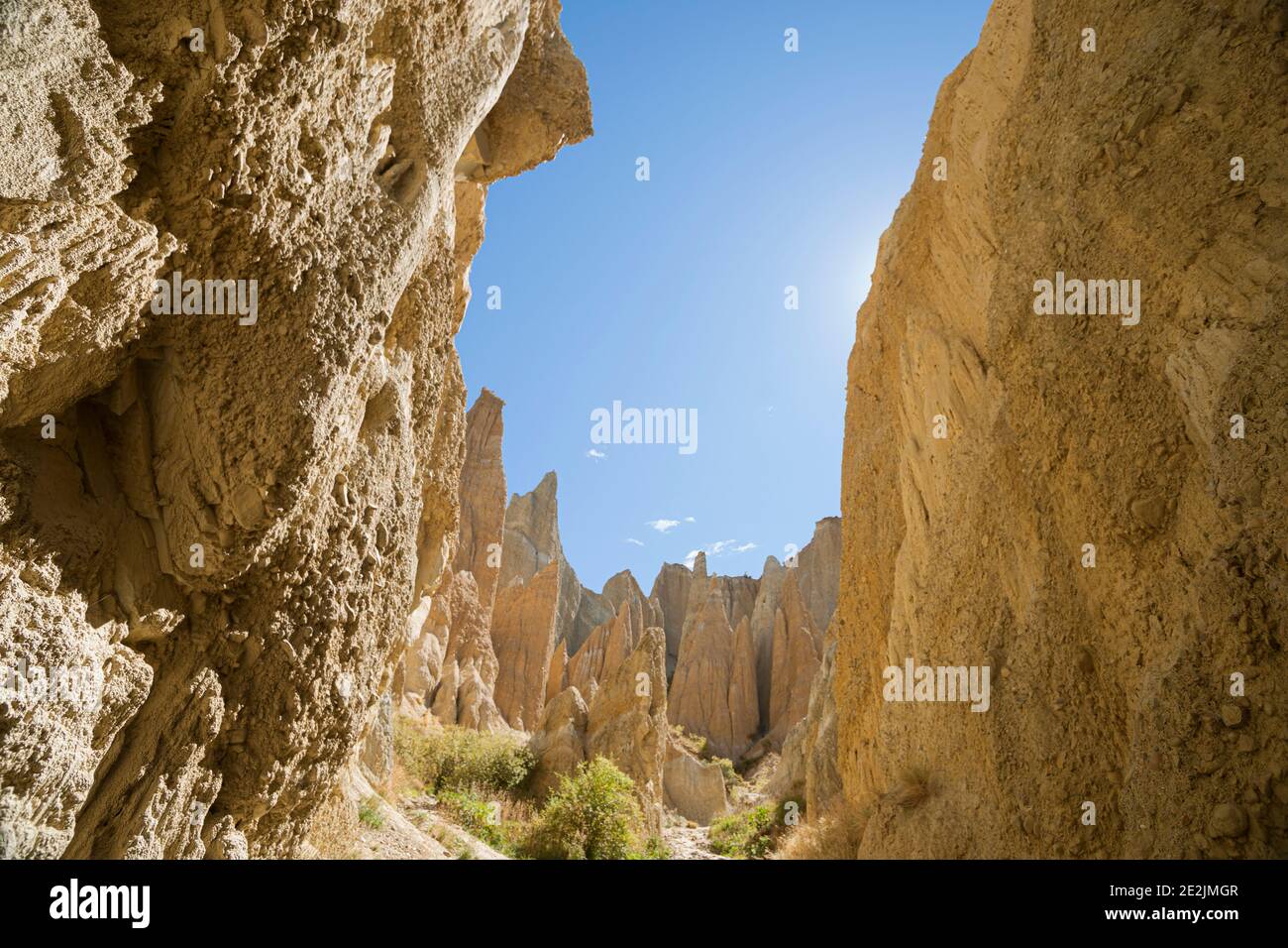 Clay cliffs of Omarama amazing sedimentary clay pinnacles that attract ...