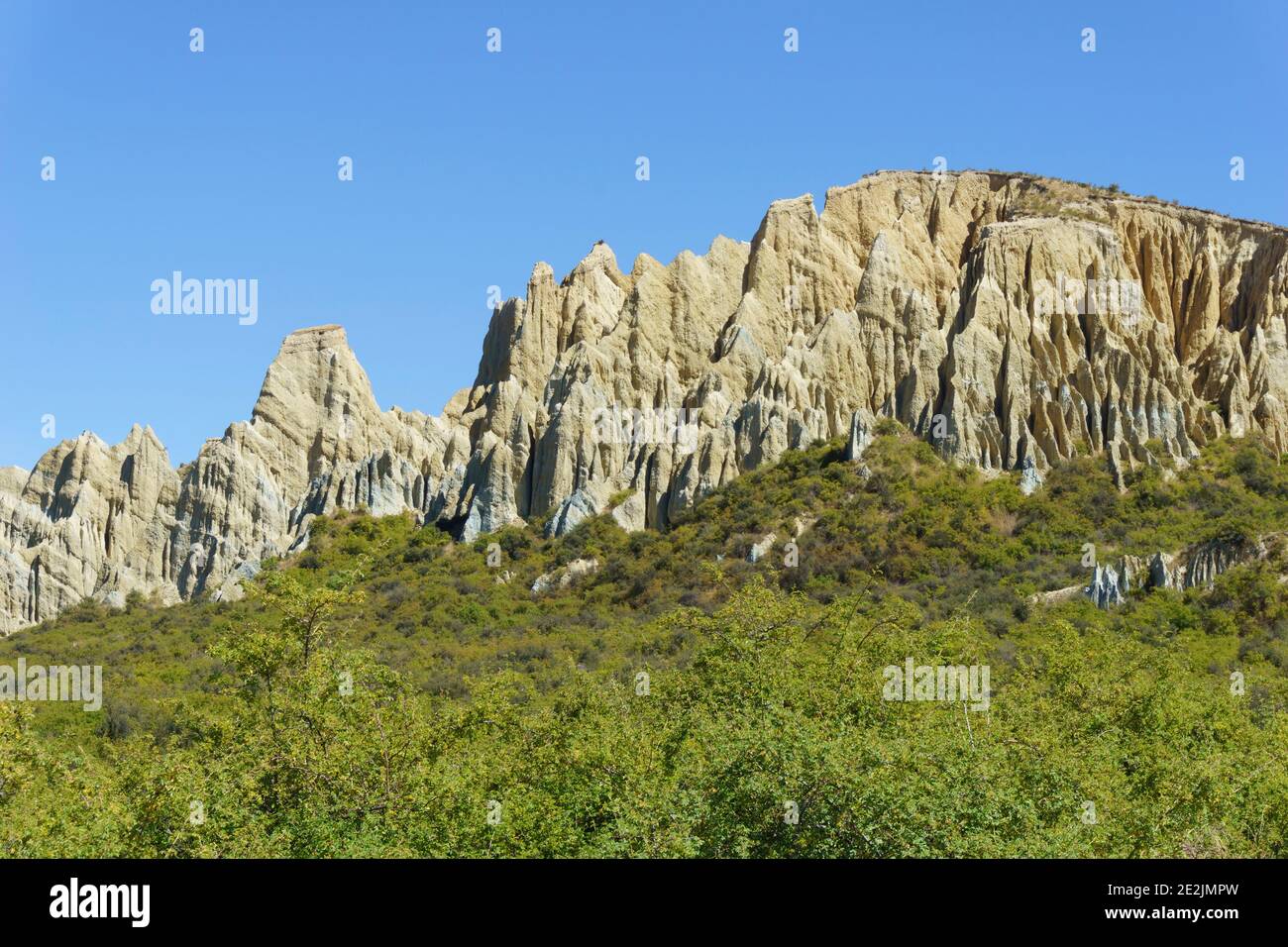 Clay cliffs of Omarama amazing sedimentary clay pinnacles that attract ...