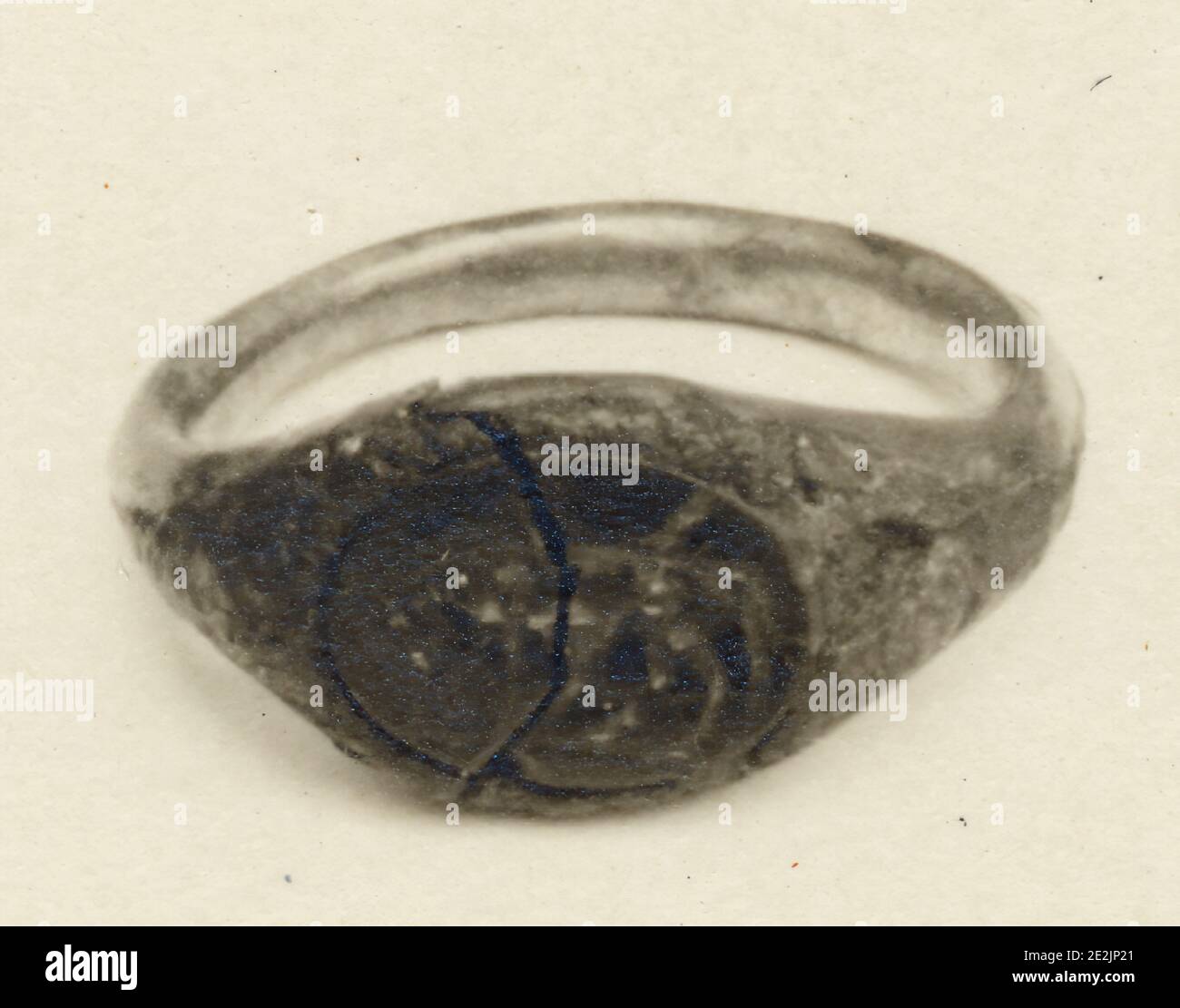 Broken ring finger hi-res stock photography and images - Alamy
