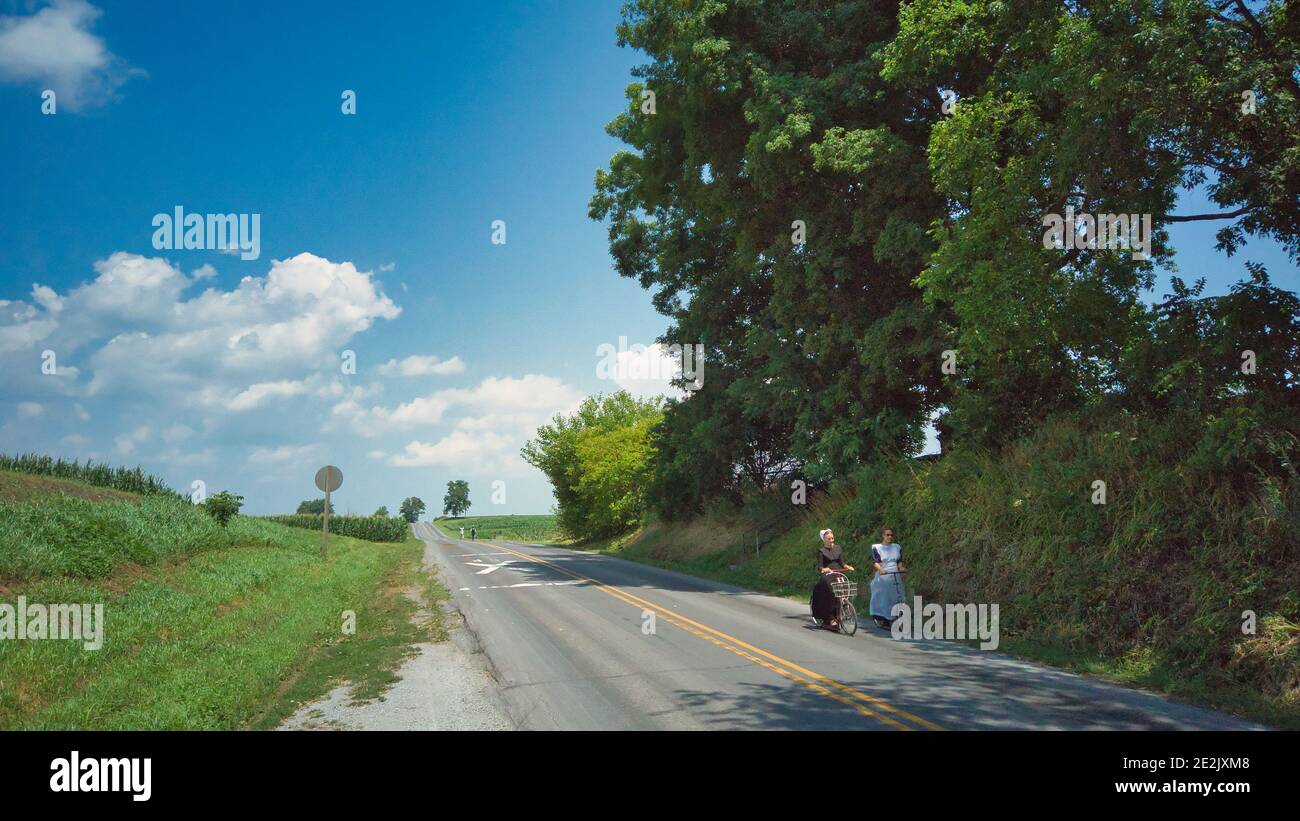 Amish women hi-res stock photography and images - Alamy