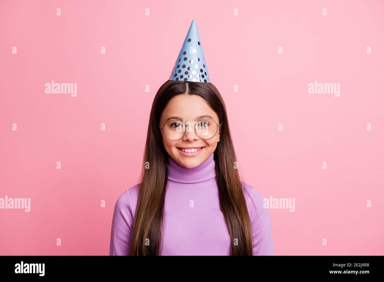 Close-up portrait of her she nice attractive pretty charming lovely ...