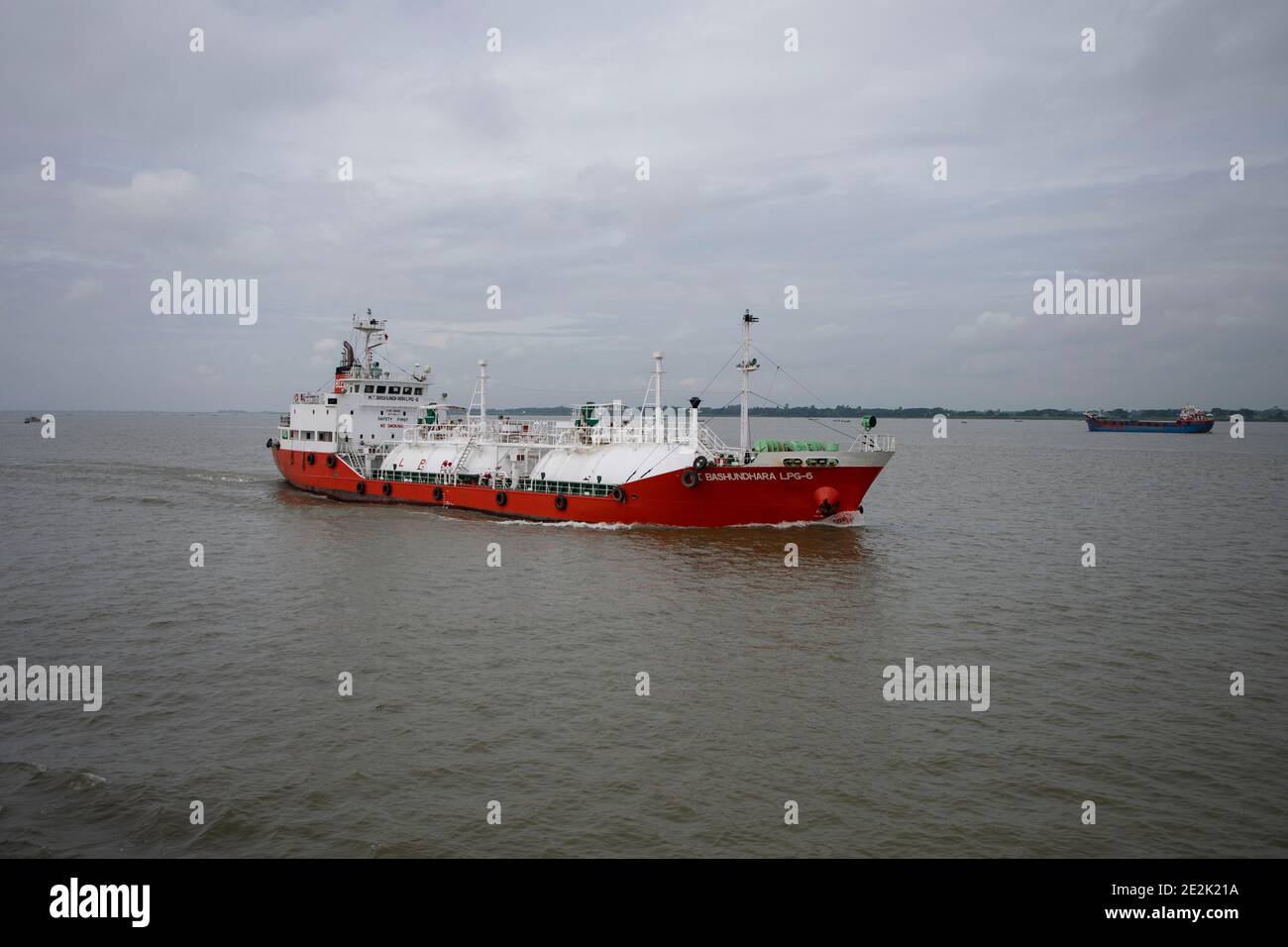LPG tanker cross the Meghna River. Chandpur, Bangladesh Stock Photo - Alamy