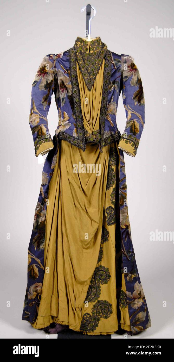 Metallic dress outfit hi-res stock photography and images - Alamy