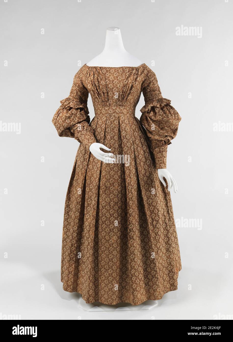 Ruffled floral print dress hi-res stock photography and images - Alamy