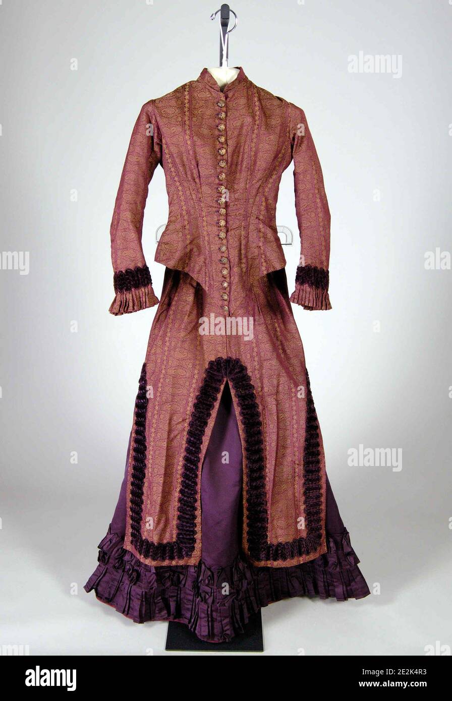 Womens ruffle dress hi-res stock photography and images - Alamy