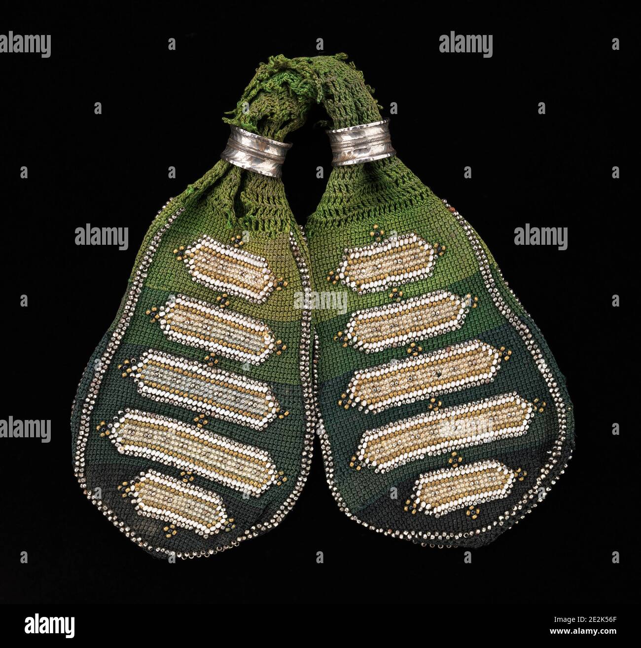 Purse beading hi-res stock photography and images - Alamy