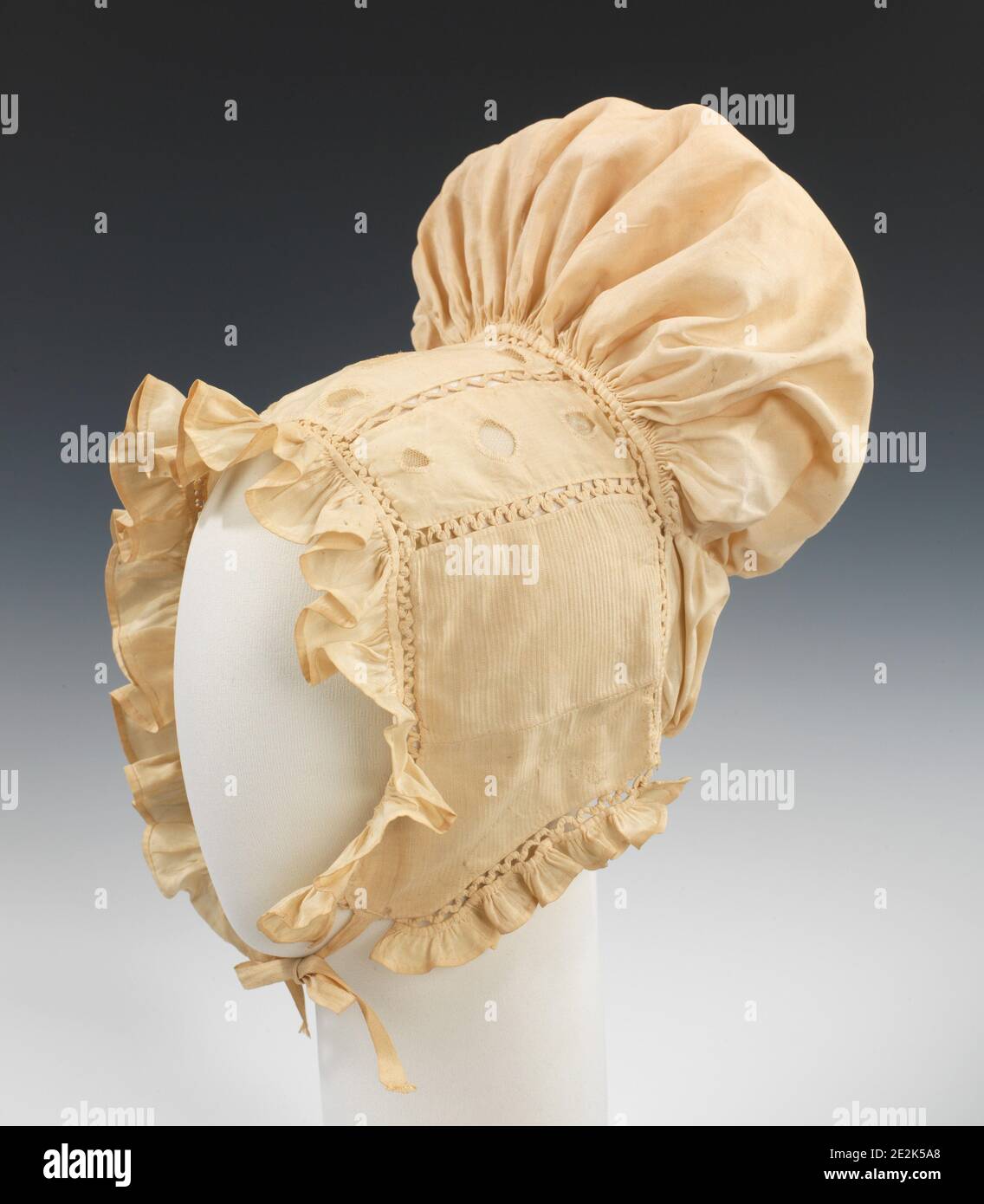 Frilled bonnet hi-res stock photography and images - Alamy