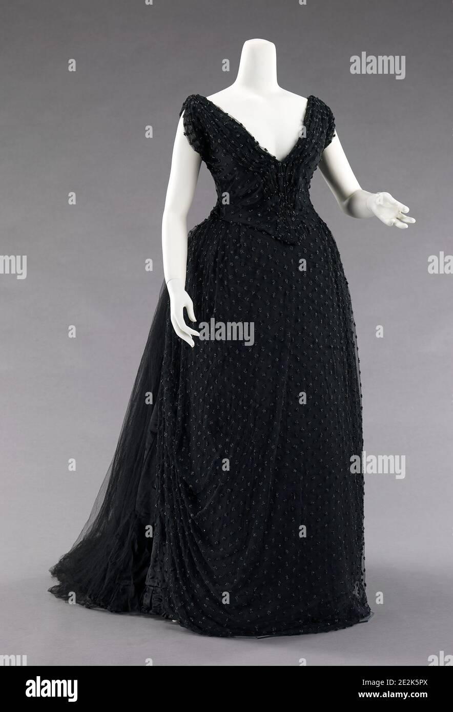 Decolletage hi-res stock photography and images - Alamy