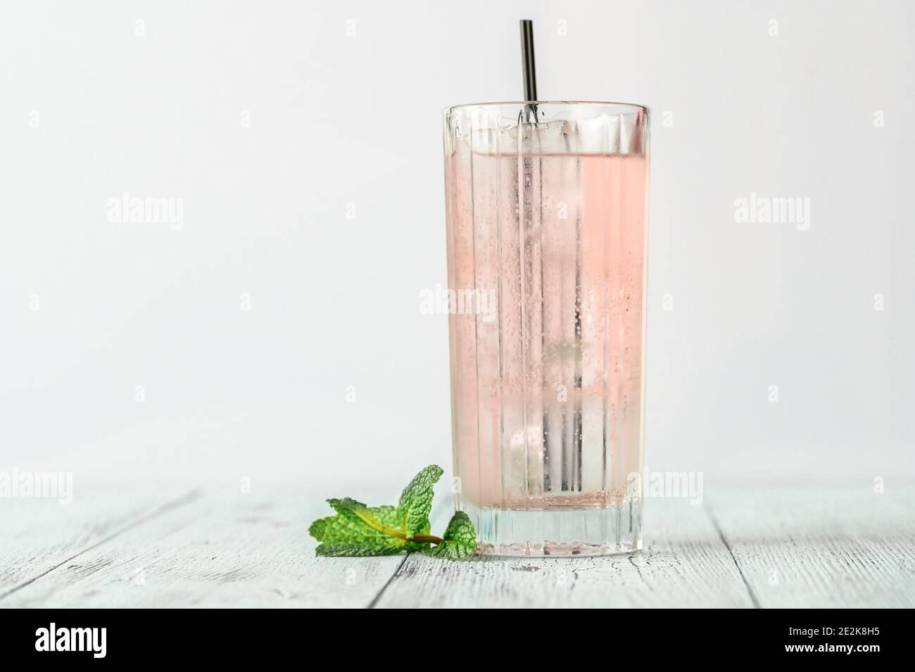 Glass of pink gin and tonic cocktail Stock Photo - Alamy