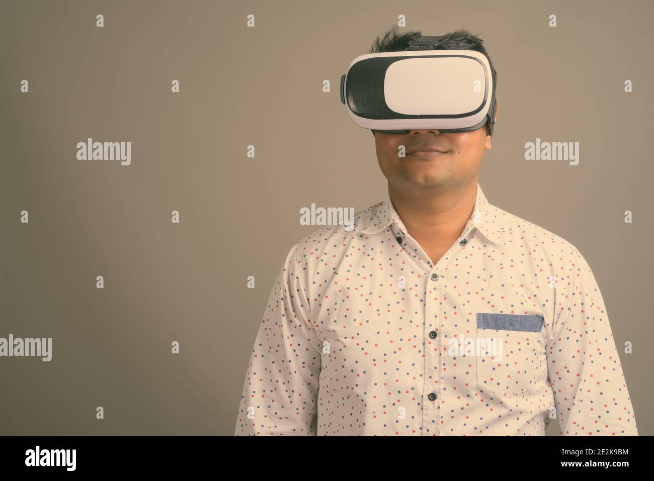 Fat guy vr hi-res stock photography and images - Alamy