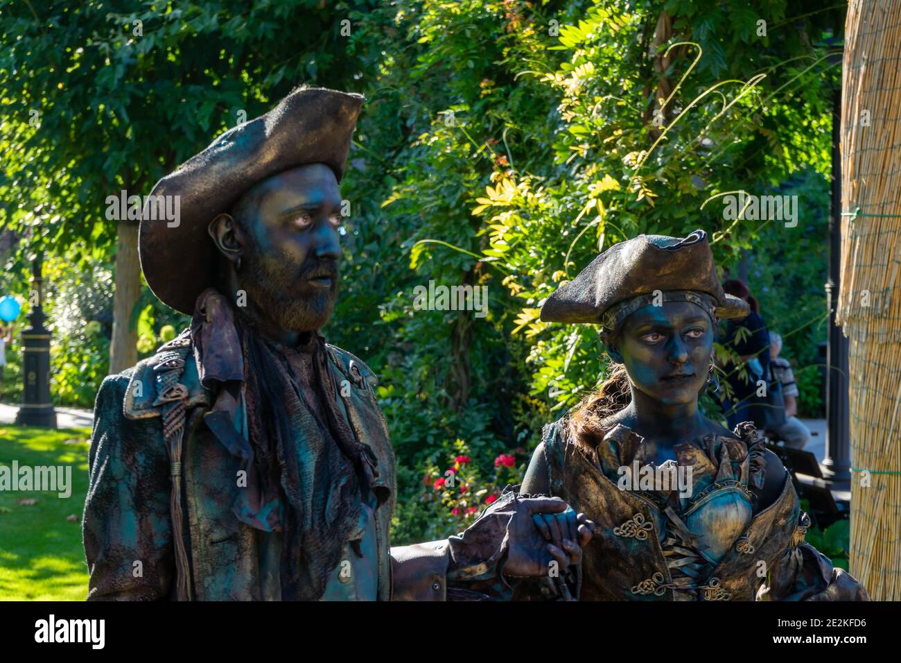 Female pirate statue hi-res stock photography and images - Alamy