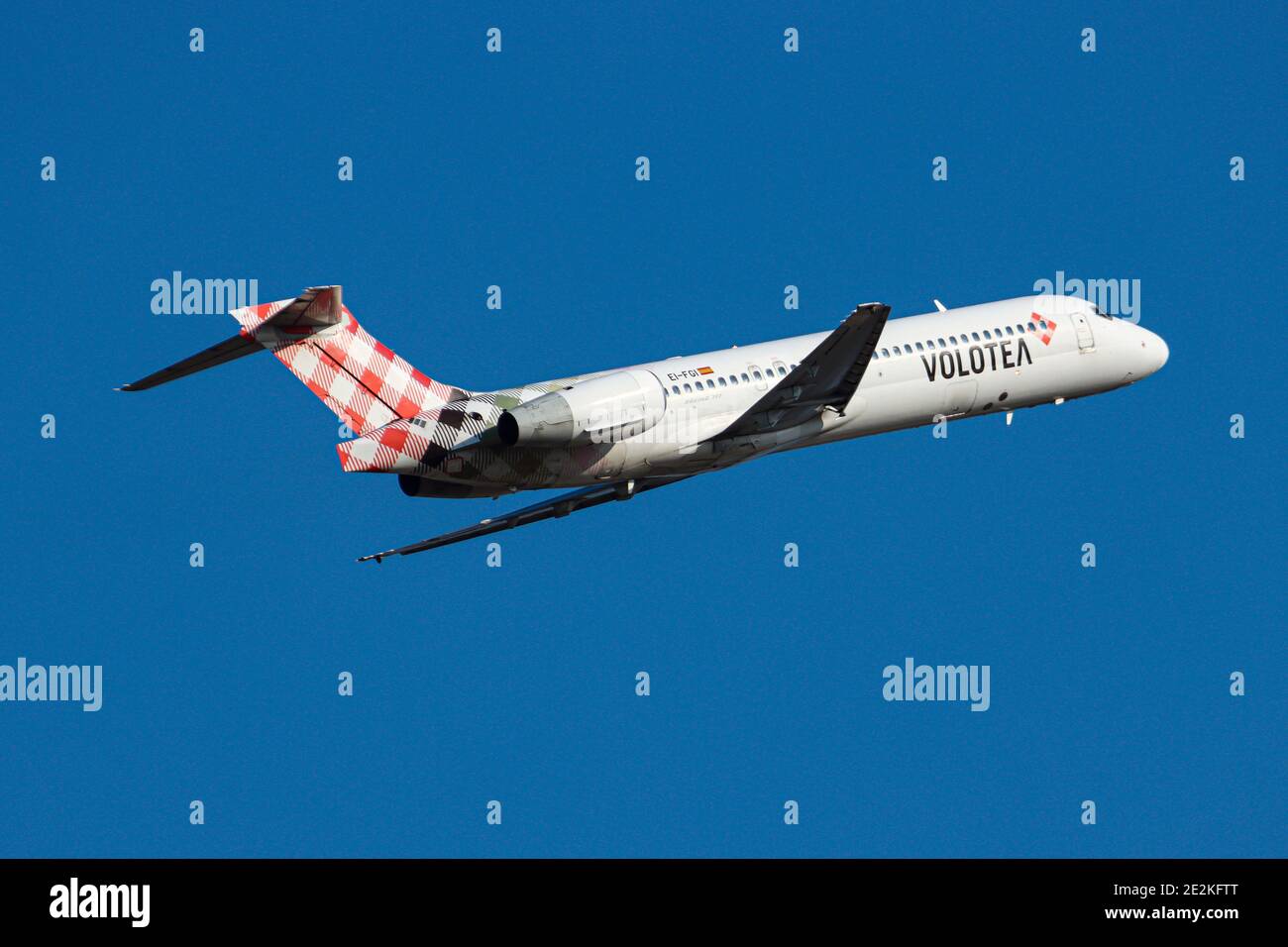 A Boeing 717 aircraft of Volotea Airlines takes off from Athens ...