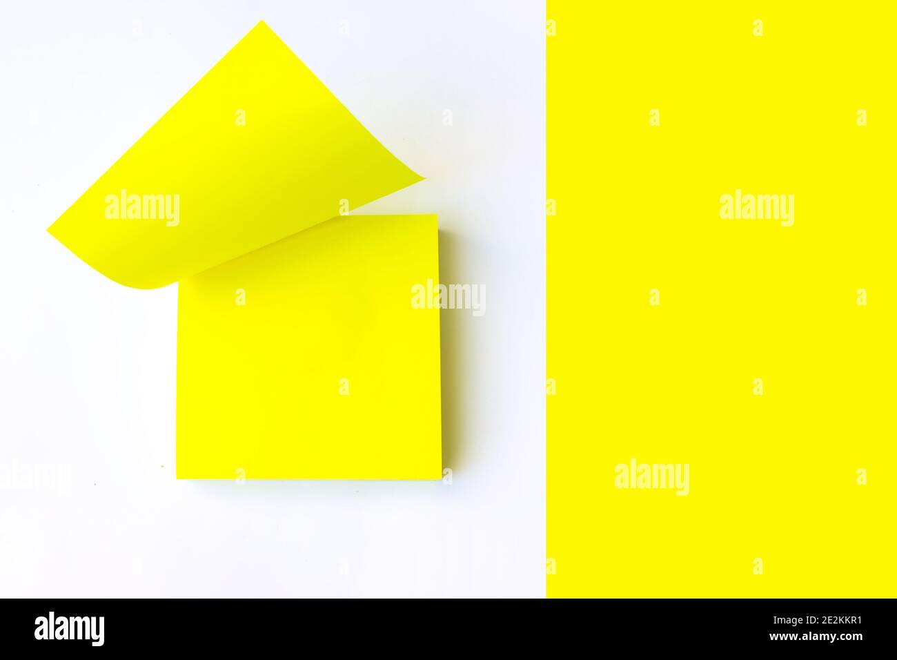 Blank yellow sticky note. Yellow paper note Stock Photo - Alamy