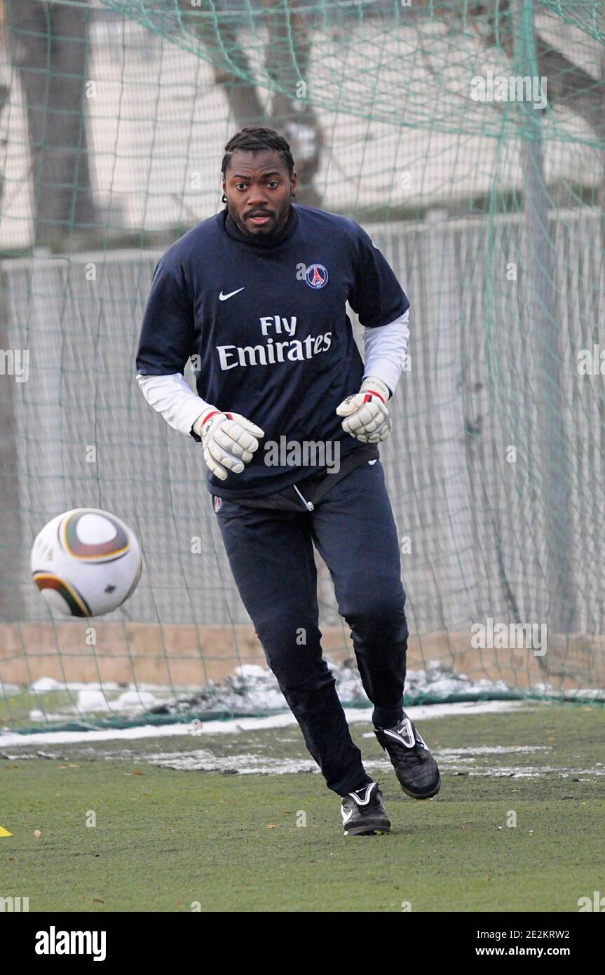 PSG's goal keeper Apoula Edima Edel during the soccer training session ...