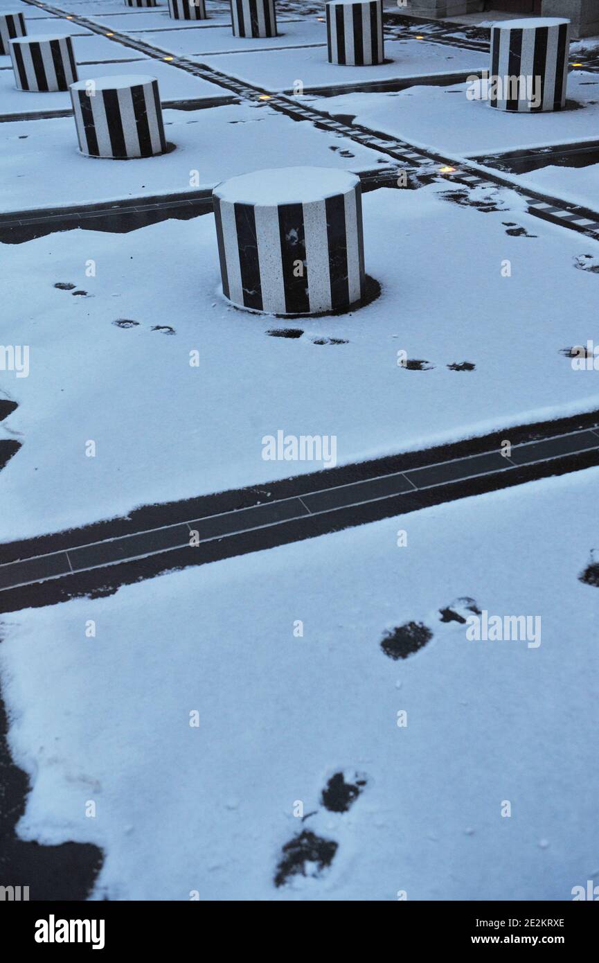 Official unveiling of the renovated Buren's striped columns in Paris ...