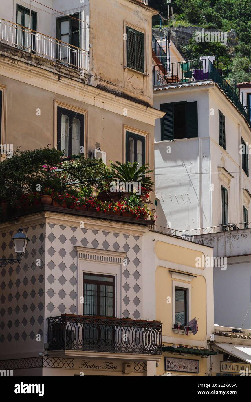 Row of italian buildings hi-res stock photography and images - Alamy