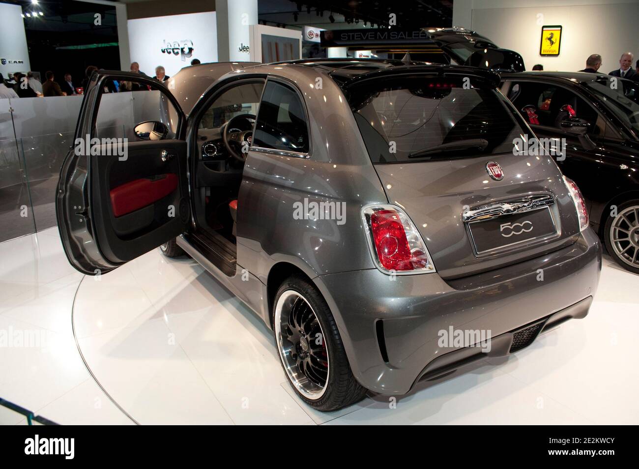 The Fiat 500 on display at the 2010 International Auto Show in Detroit ...