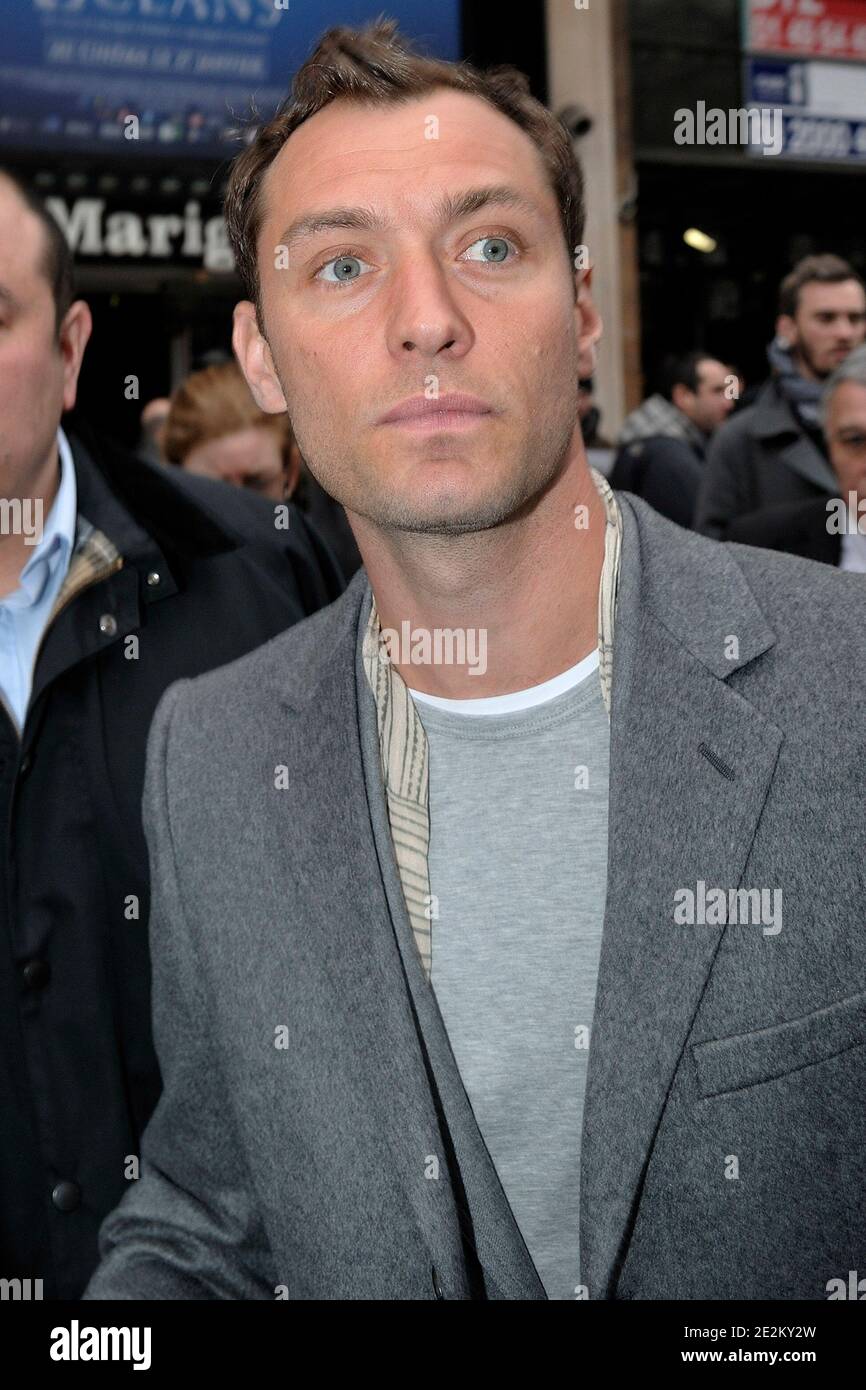 Actor Jude Law attending the Sherlock Holmes photocall before the ...