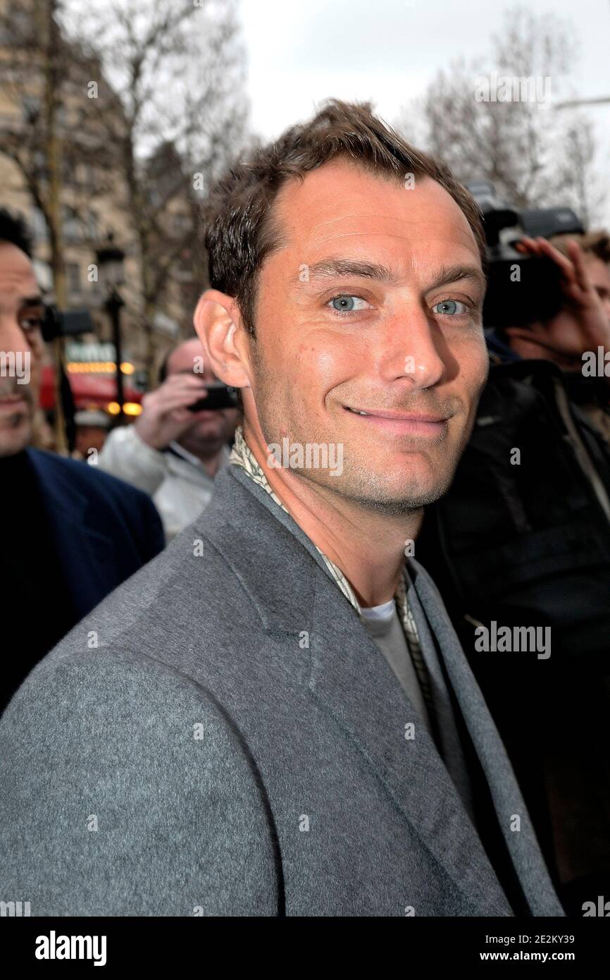 Actor Jude Law attending the Sherlock Holmes photocall before the ...