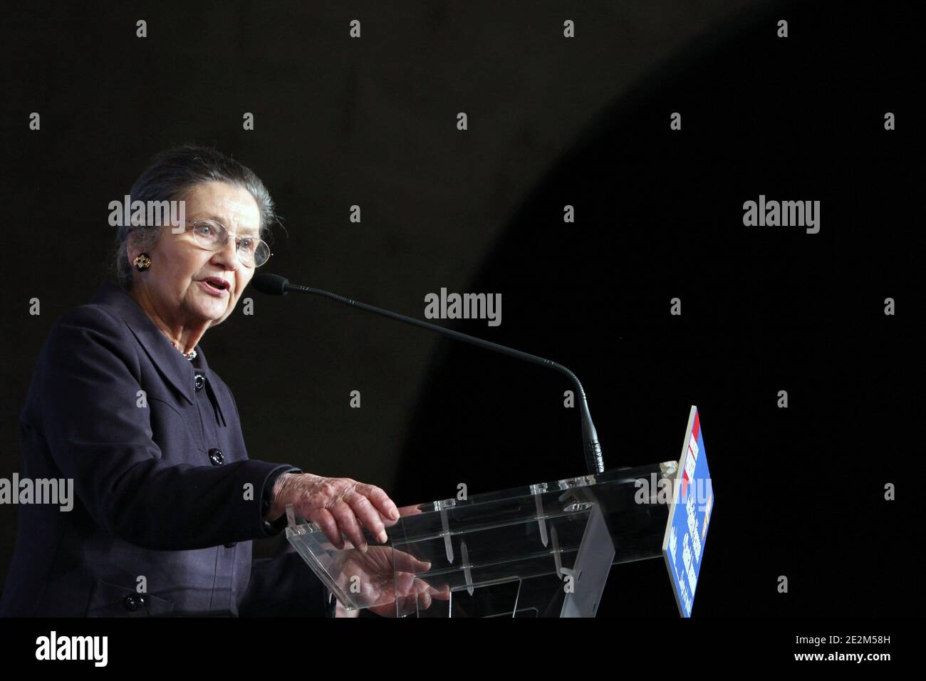 Simone veil speech hi-res stock photography and images - Alamy