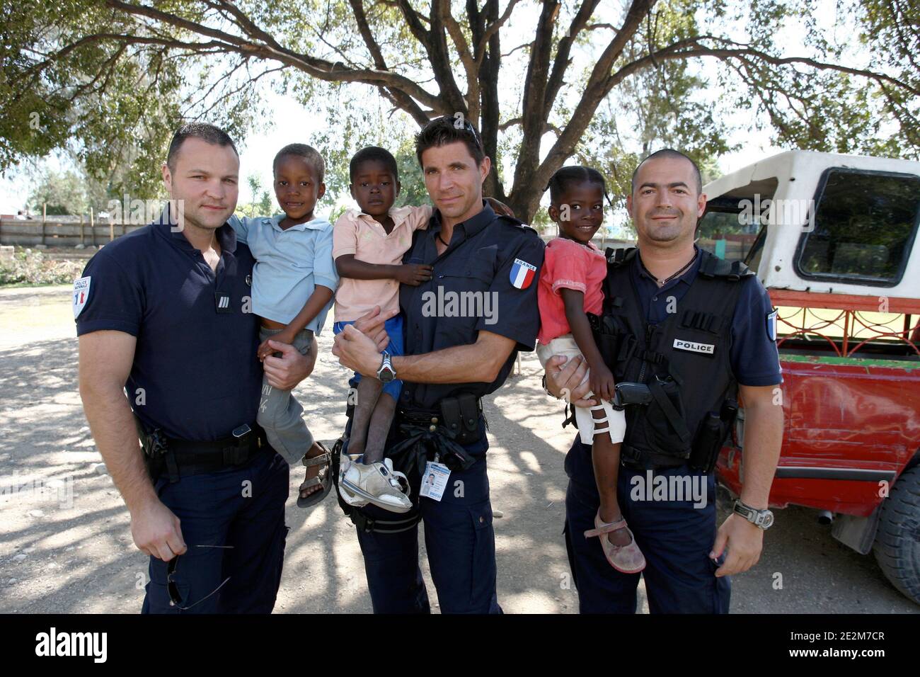 Visite de L'orphelinat Solidarite sans frontiere dirige par Catherine a ...