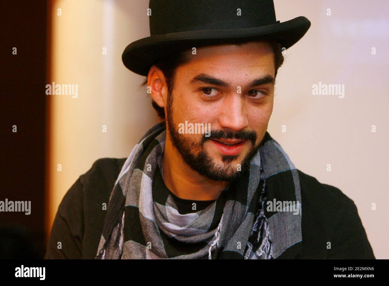 The singers of the musical show 'Mozart, the rock opera' meet their ...