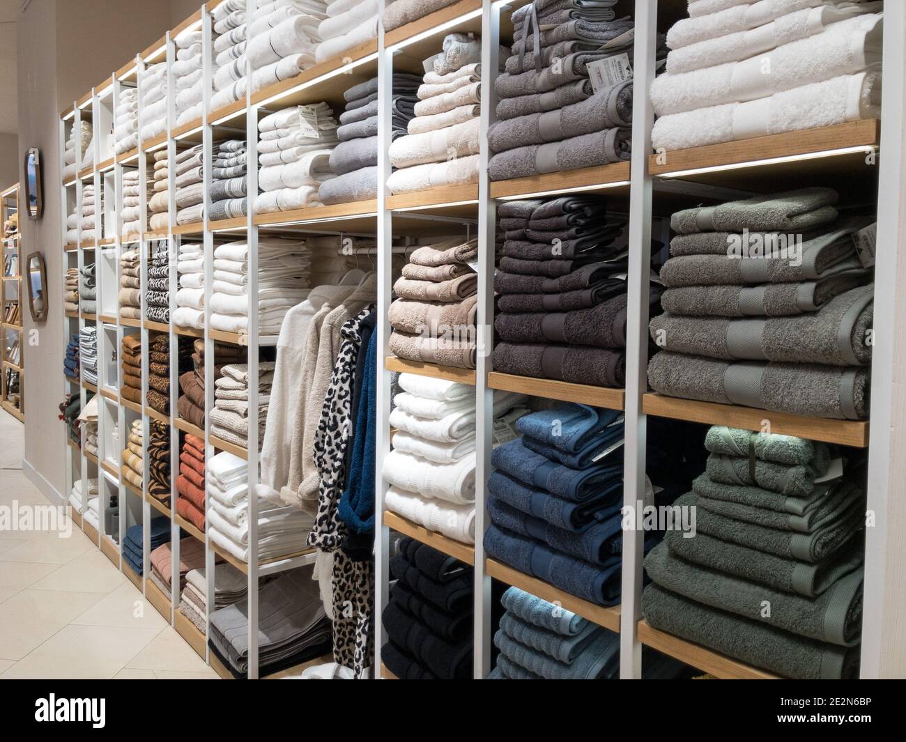 Shelves display merchandise hi-res stock photography and images - Alamy