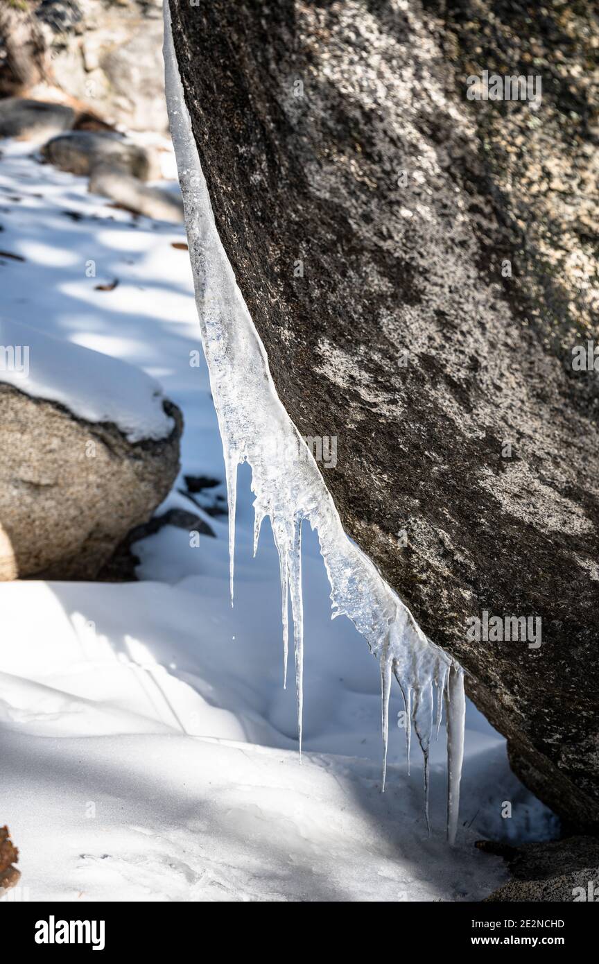 Icicles on a rock wall hi-res stock photography and images - Alamy