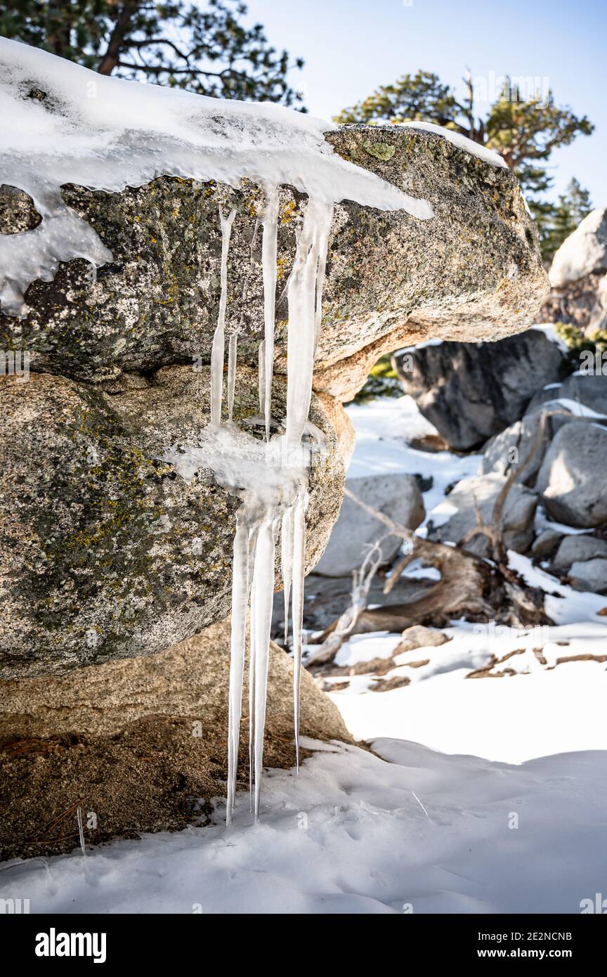 Icicles on a rock wall hi-res stock photography and images - Alamy
